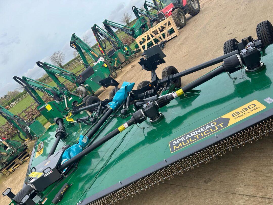 Spearhead Multicut 830 Proline Batwing Topper – Attlefield Farm Machinery