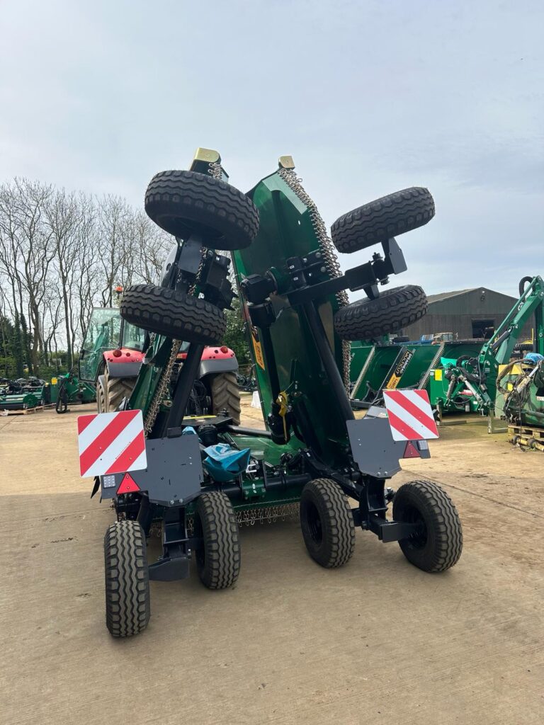 Spearhead Multicut 830 Proline Batwing Topper – Attlefield Farm Machinery